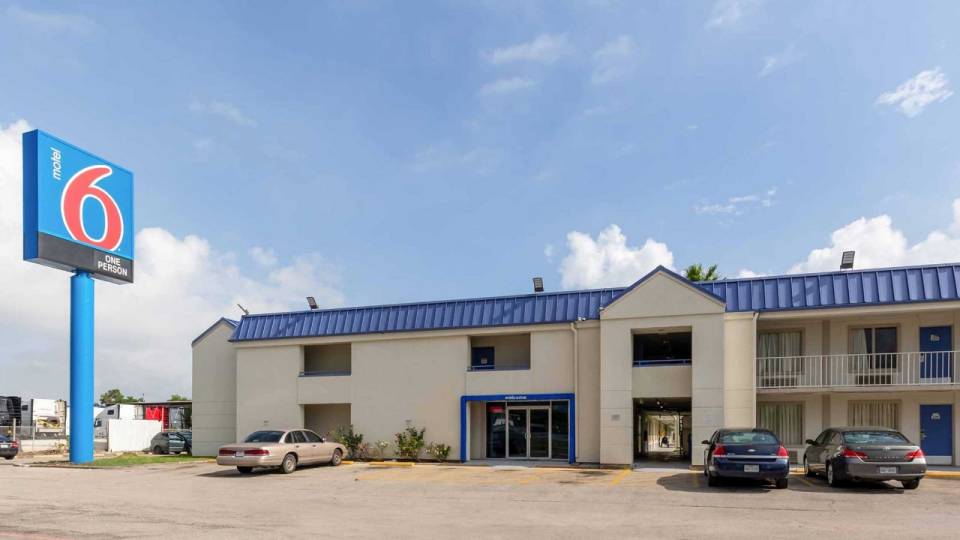 Motel 6 | Book Now and Save on Your Next Stay