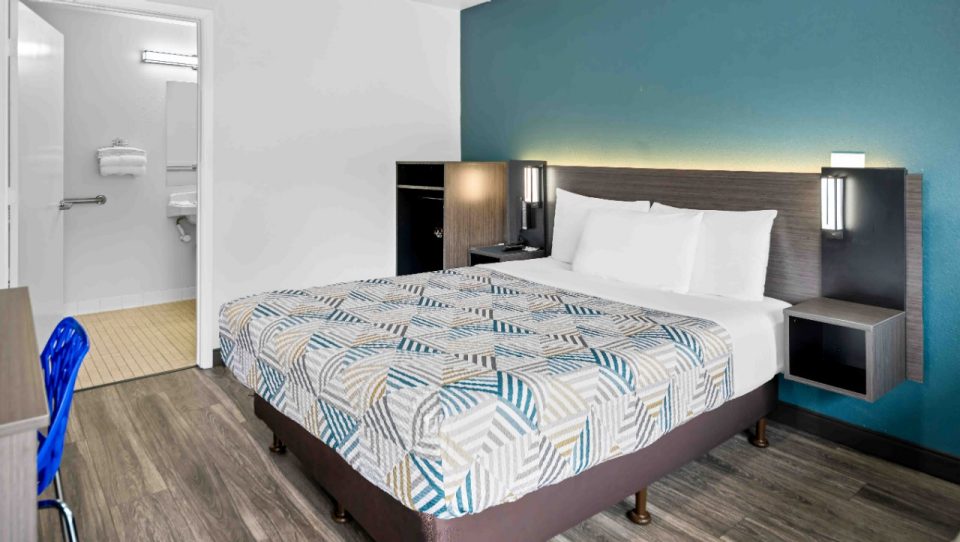 Motel - 6 Monterey | Budget Beach Motel