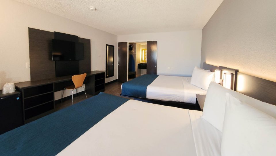 Motel 6 Anaheim Maingate Beach | Budget Beach Motel