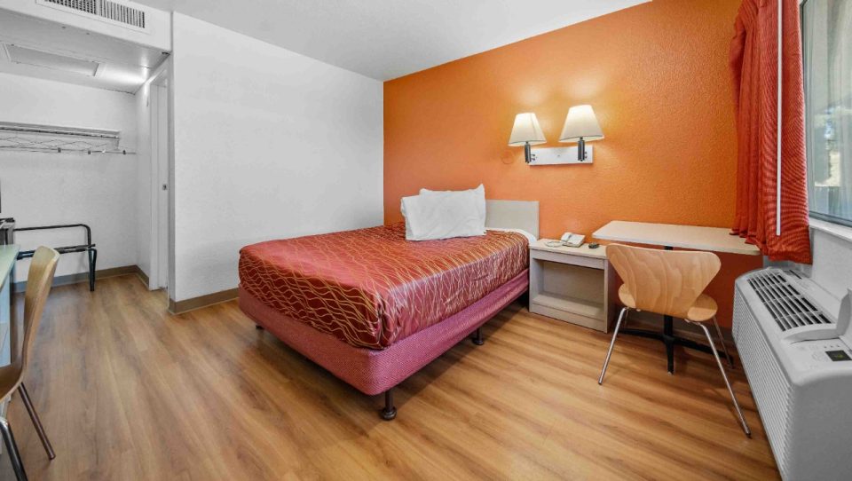 Motel - 6 Big Bear | Budget Mountain Motel - Find and book a room at ...